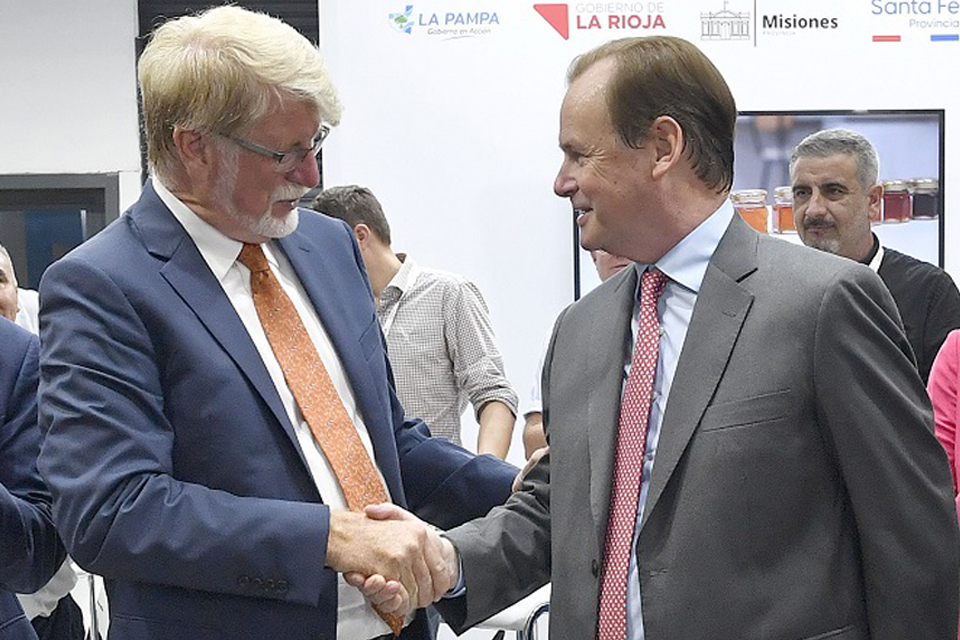 Bordet inauguró el stand de Argentina en Apimondia, la feria apícola ...